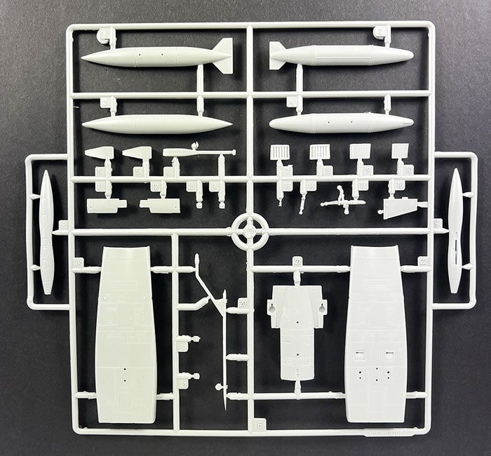 Kinetic Model Kits Item No. K48117 - NF-5B/F-5B/SF-5B Freedom Fighter ...